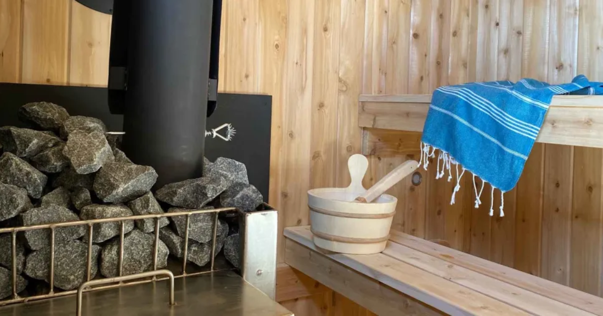 How to Use a Sauna with Rocks